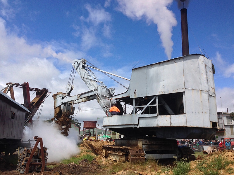 Video: 1923 Ruston Hornsby steam shovel in action