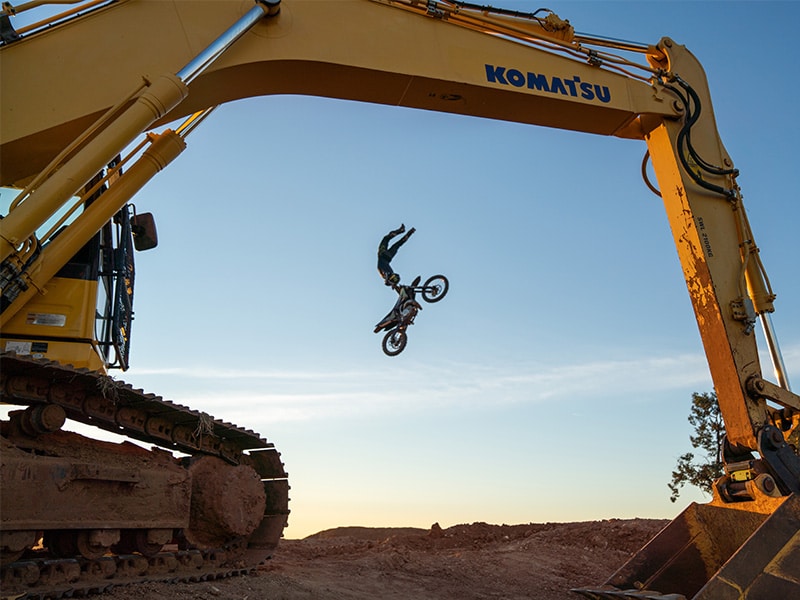 Komatsu’s Intelligent Machine Control helps Mighty Machines TV