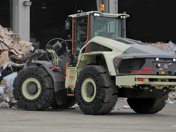 Volvo hybrid wheel loader halves fuel use in tests