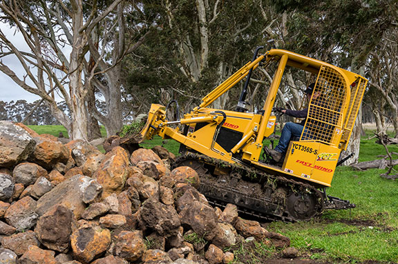 East Wind YCT356S-S compact dozer | Review, Test & Specs