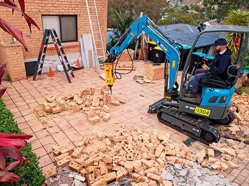 The Mighty Mouse Huski M-16U mini excavator - TradeEarthmovers