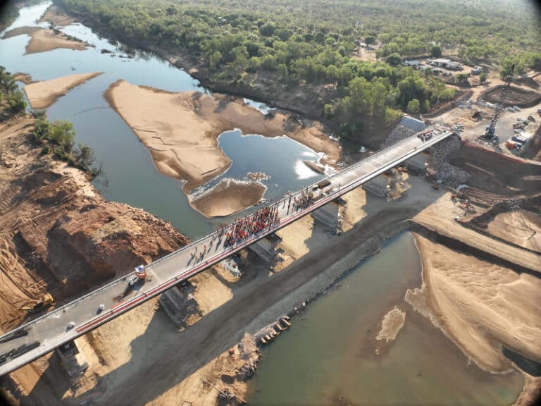 Fitzroy Bridge Project wins big at WA awards - TradeEarthmovers