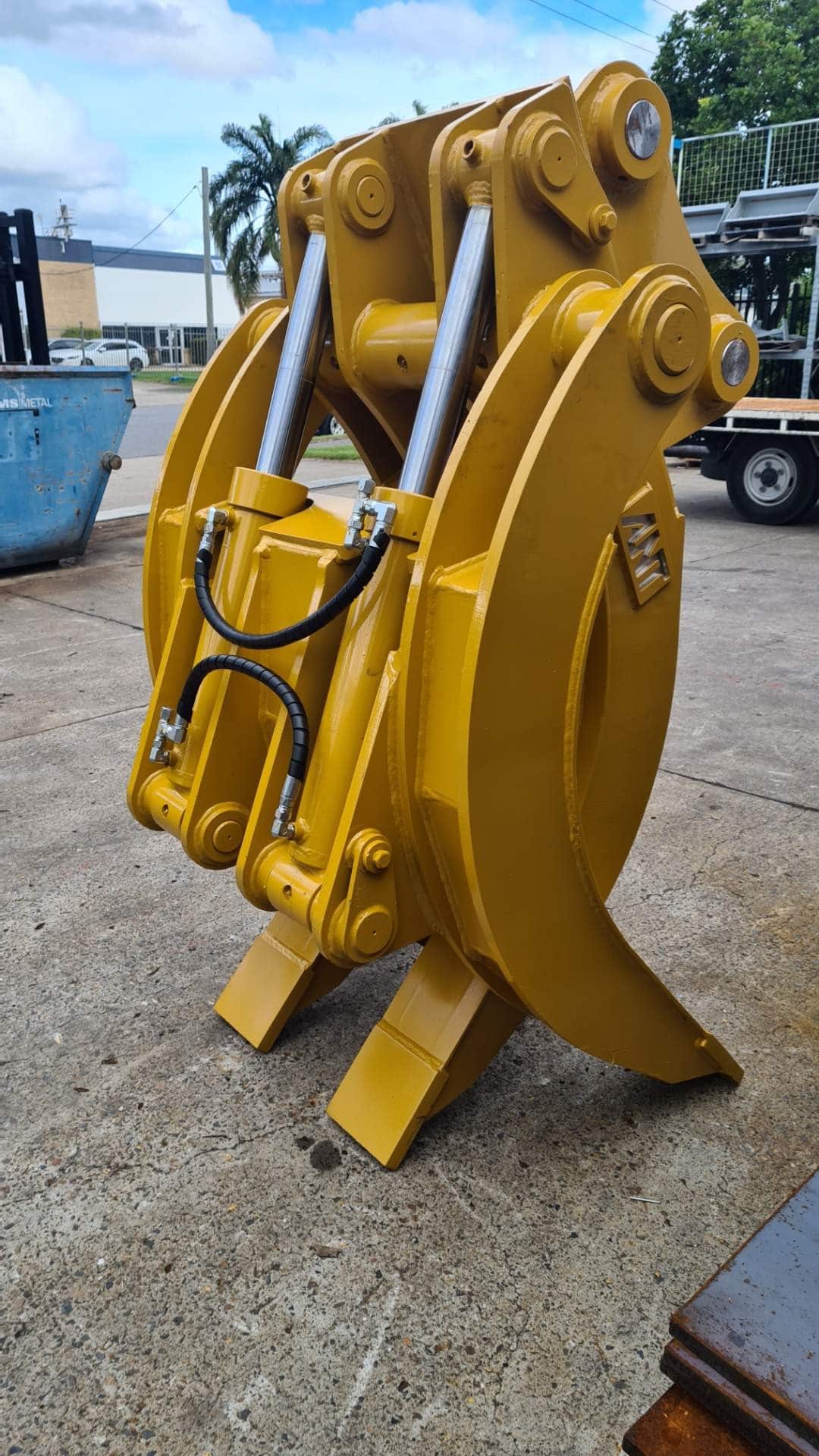 ANT International rock grabs offering precise placement - TradeEarthmovers