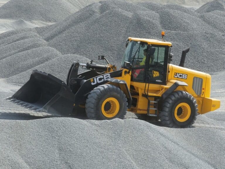 Get the job done with the JCB 455 ZX wheel loader - TradeEarthmovers