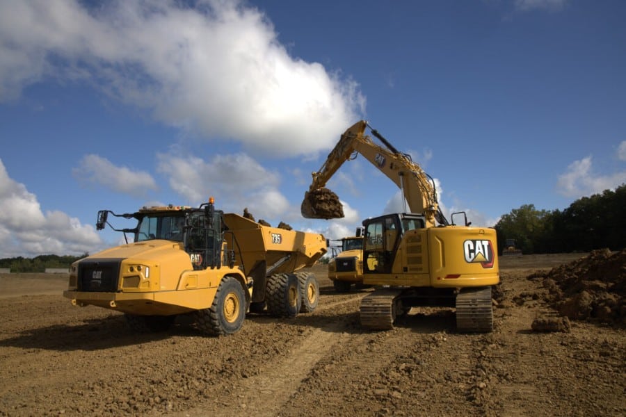 Highlighting performance and productivity with the Cat 325 excavator ...